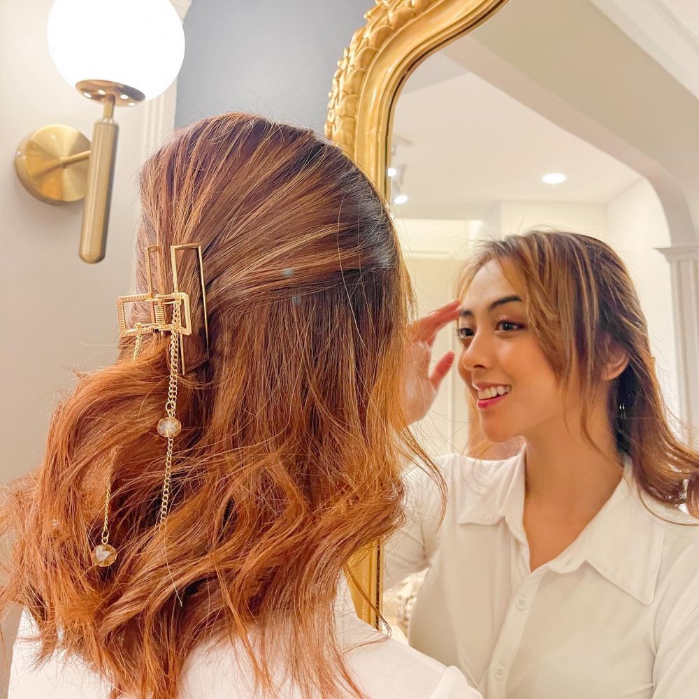 9 Potret Terkini Azalia Bianda Avissa yang Makin Glowing