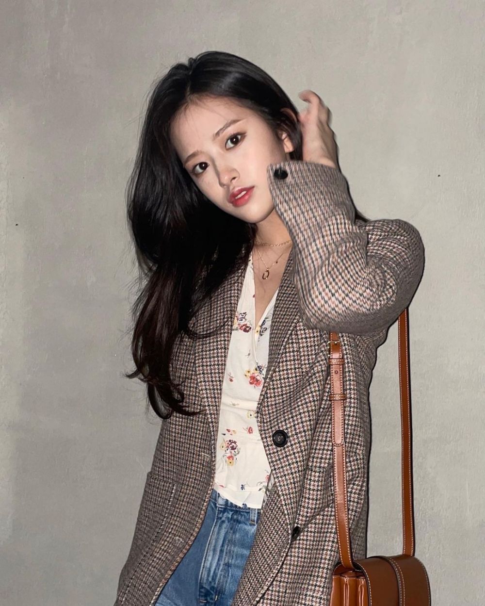 10 Ide Outfit Hangout ala Yujin IVE, Simpel dan Kekinian!