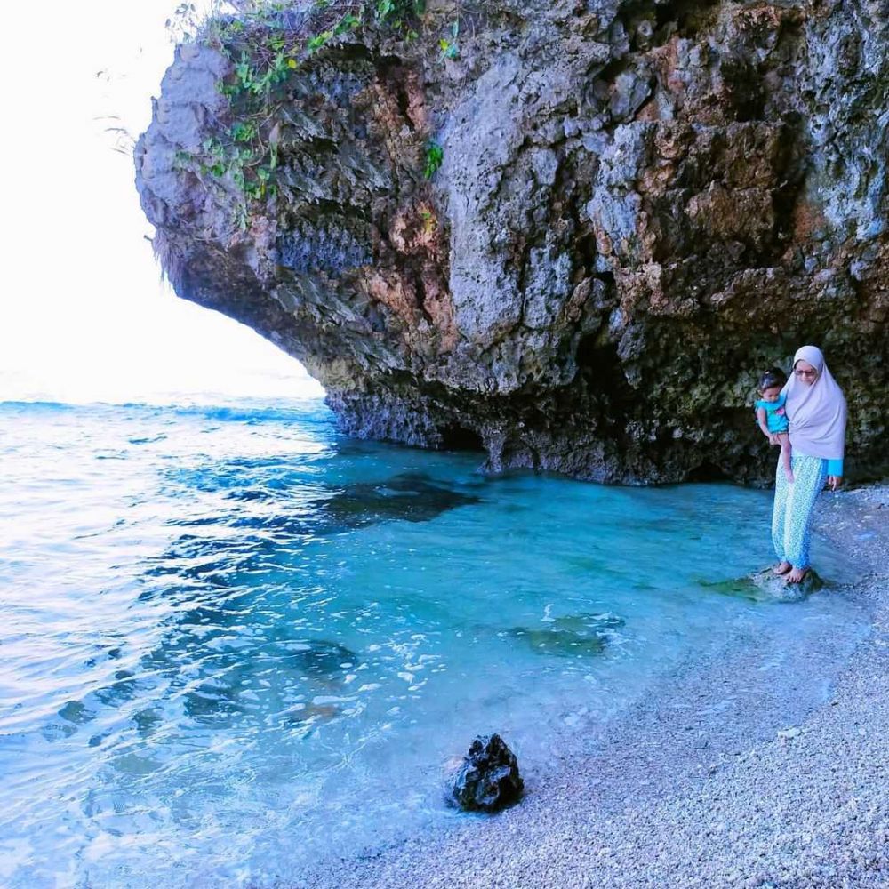 Pantai Sundak Gunungkidul: Lokasi, Rute, Harga Tiket, Tips Pantai Sundak Gunungkidul: Lokasi, Rute, Harga Tiket, Tips
