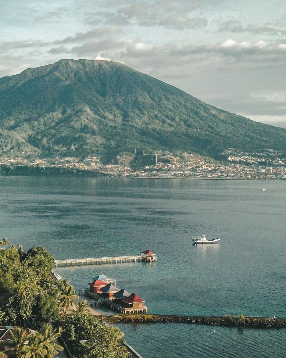 10 Potret Pulau Maitara, Pulau Eksotis di Tidore Kepulauan