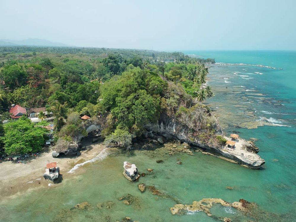 Potret Pantai Karang Bolong Anyer