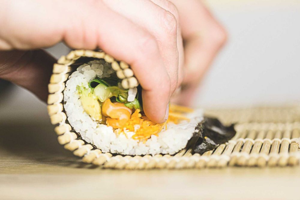 Tips Memotong Sushi, supaya Hasilnya Rapi Tips Memotong Sushi, supaya Hasilnya Rapi
