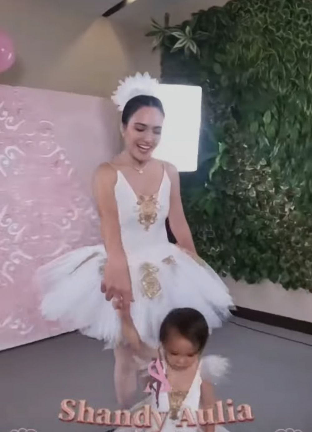 9 Momen Ulang Tahun ke-35 Shandy Aulia, Jadi Balerina