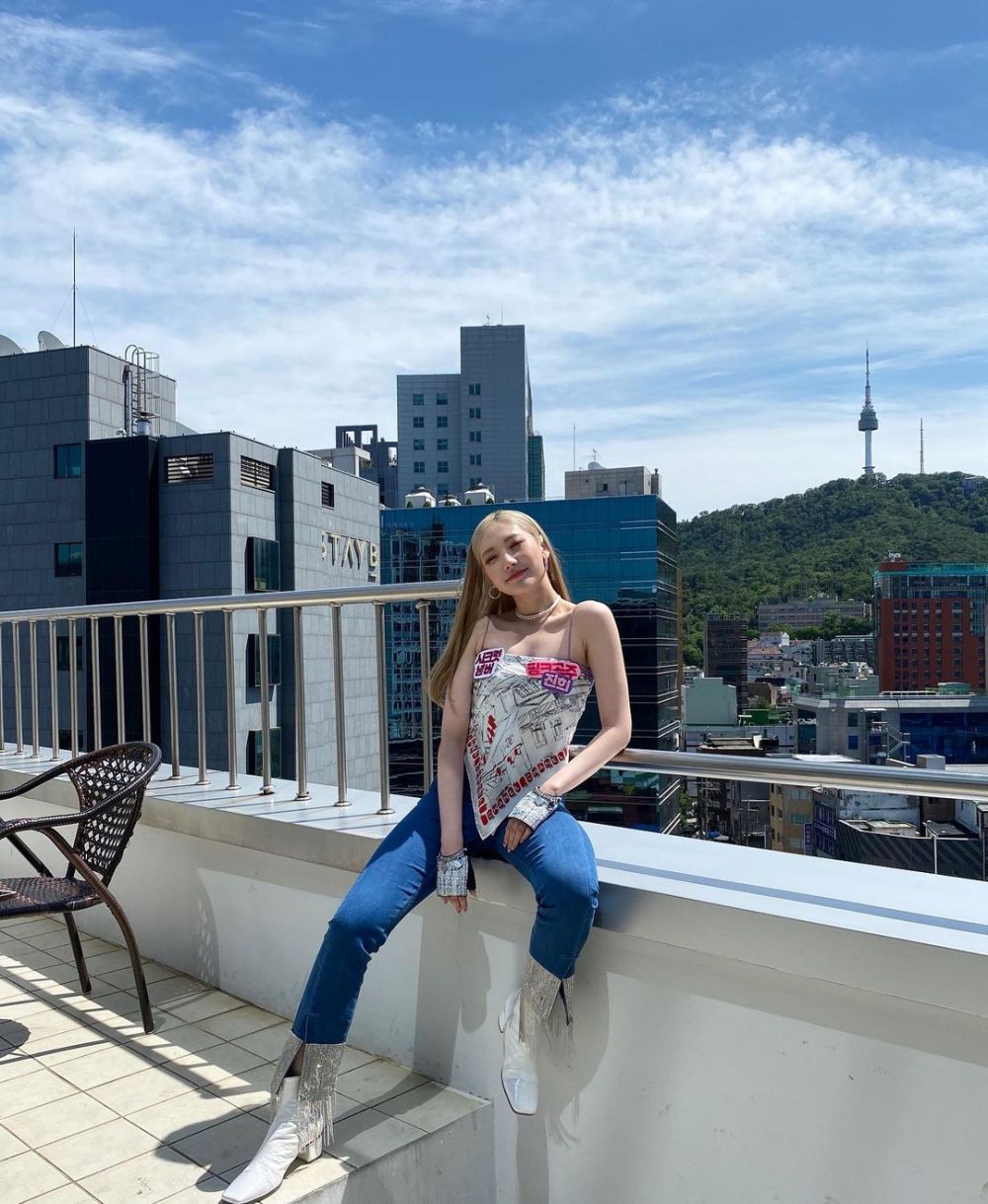 9 OOTD Hits ala Jinny Secret Number, Feminin hingga Sporty