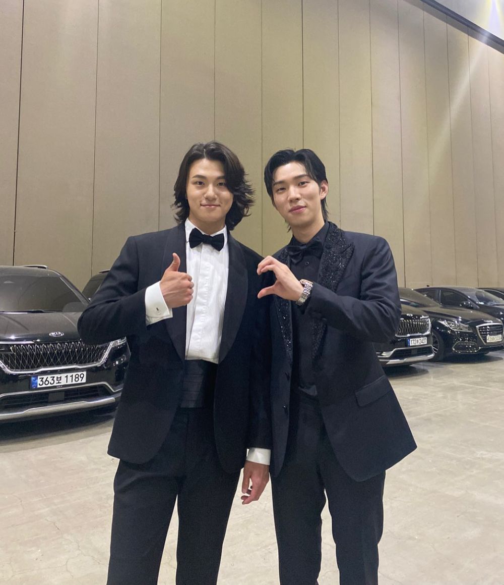 10 Potret Akrab Geng Daeho di Luar Syuting Alchemy of Souls