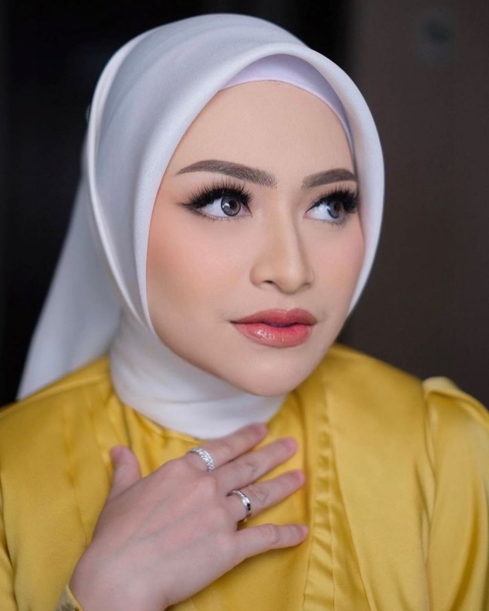 Potret Style Cewek Kue Ala Nathalie Holscher Selalu Memukau