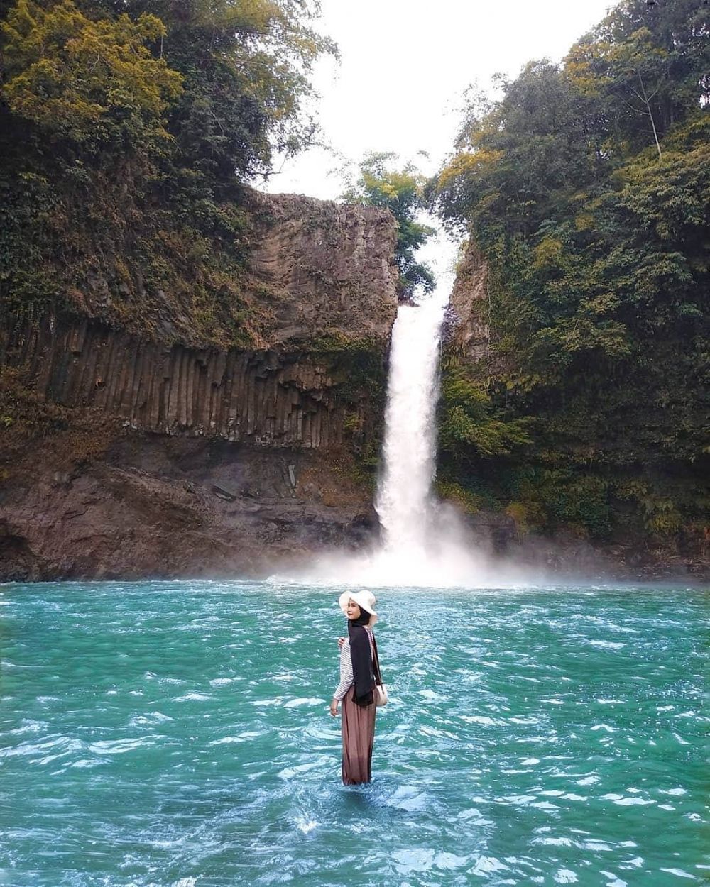 10 Potret Curug Lontar Bogor, Pesonanya Bikin Mata Gak Kedip
