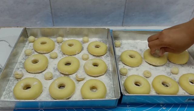 Cara Membuat Donat Sederhana yang Empuk, Ternyata Mudah!