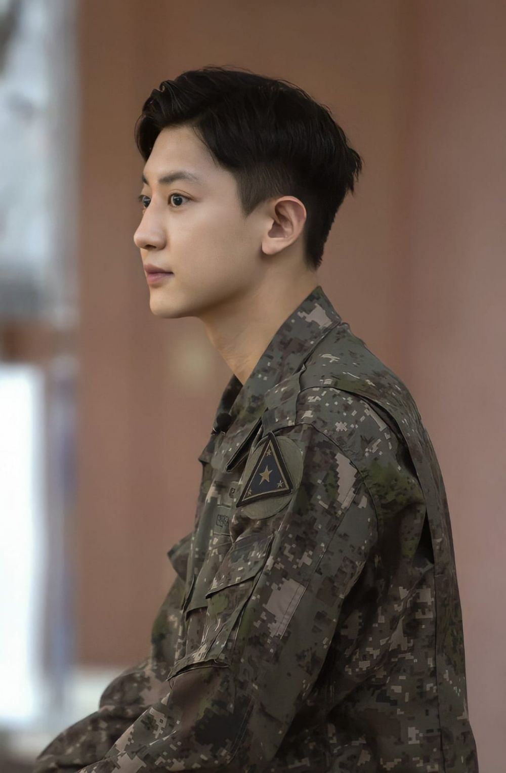 9 Pesona Chanyeol EXO dengan Seragam Militer
