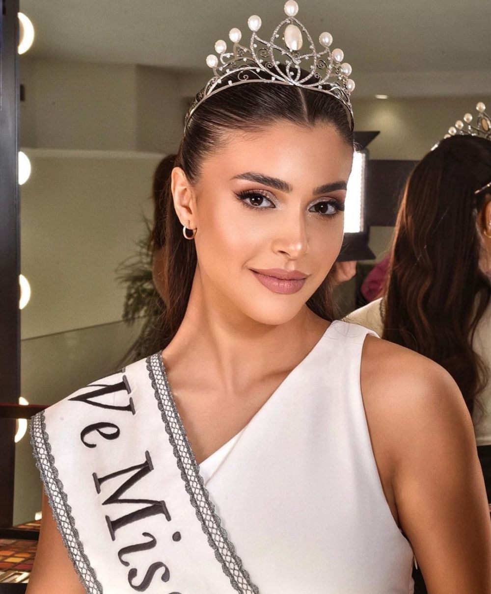 9 Potret Memikat Yasmina Zaytoun Miss Universe Lebanon 2022
