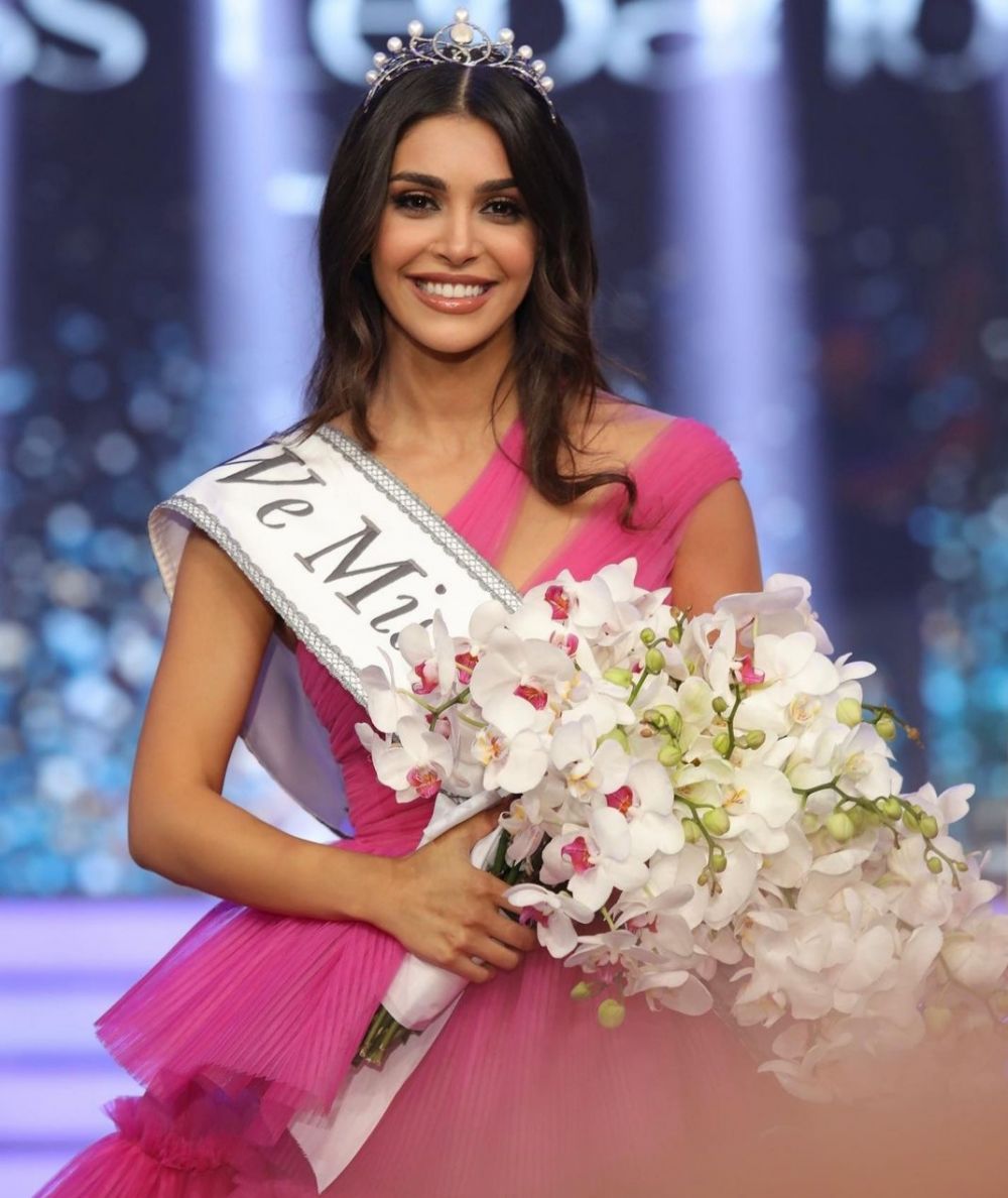 9 Potret Memikat Yasmina Zaytoun Miss Universe Lebanon 2022
