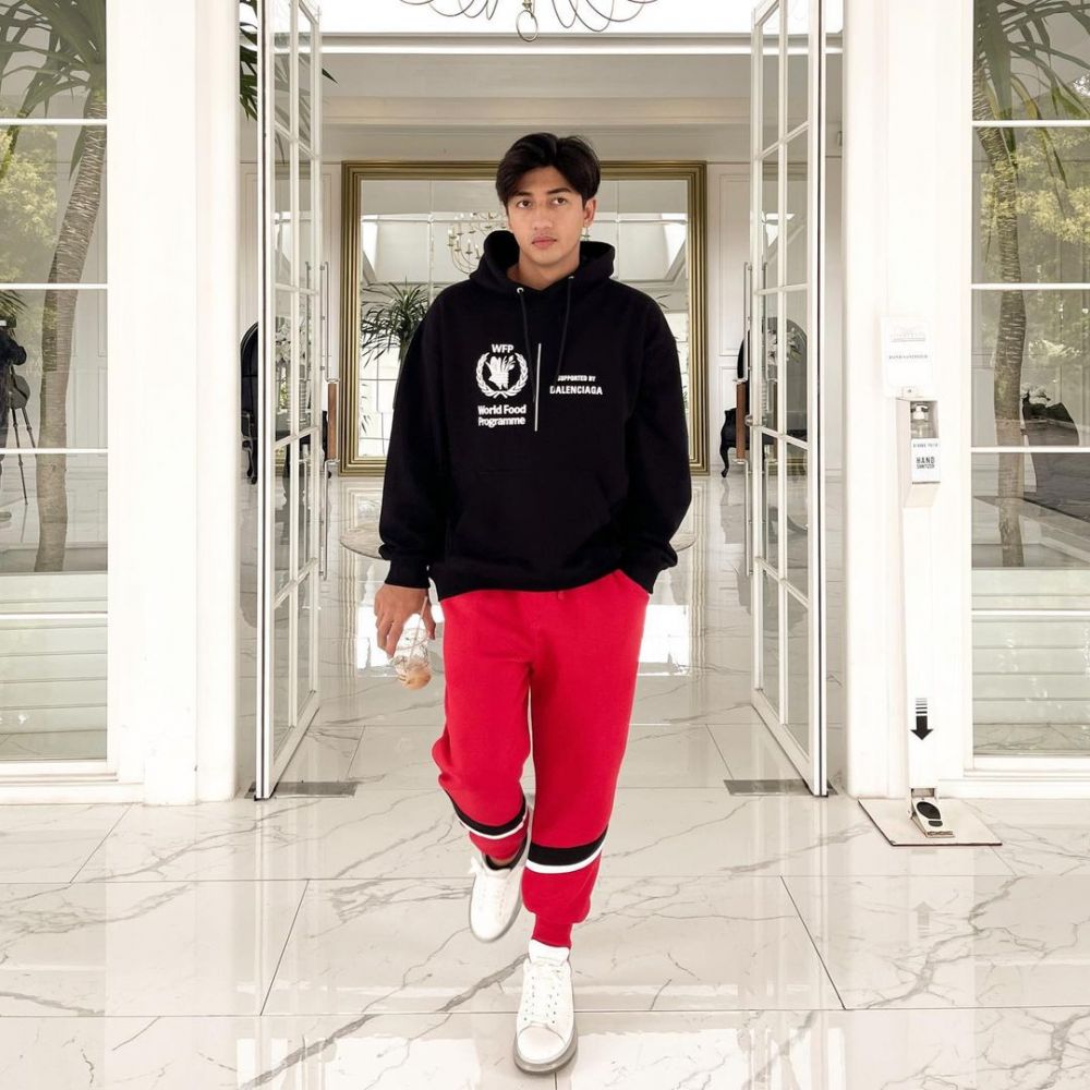 9 Ide OOTD Nuansa Merah Putih untuk Merayakan HUT RI ke-77