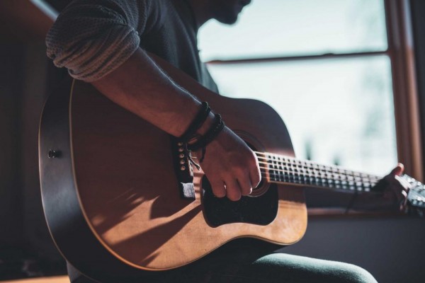 Filosofi Menarik Seputar Alat Musik Gitar Filosofi Menarik Seputar Alat Musik Gitar