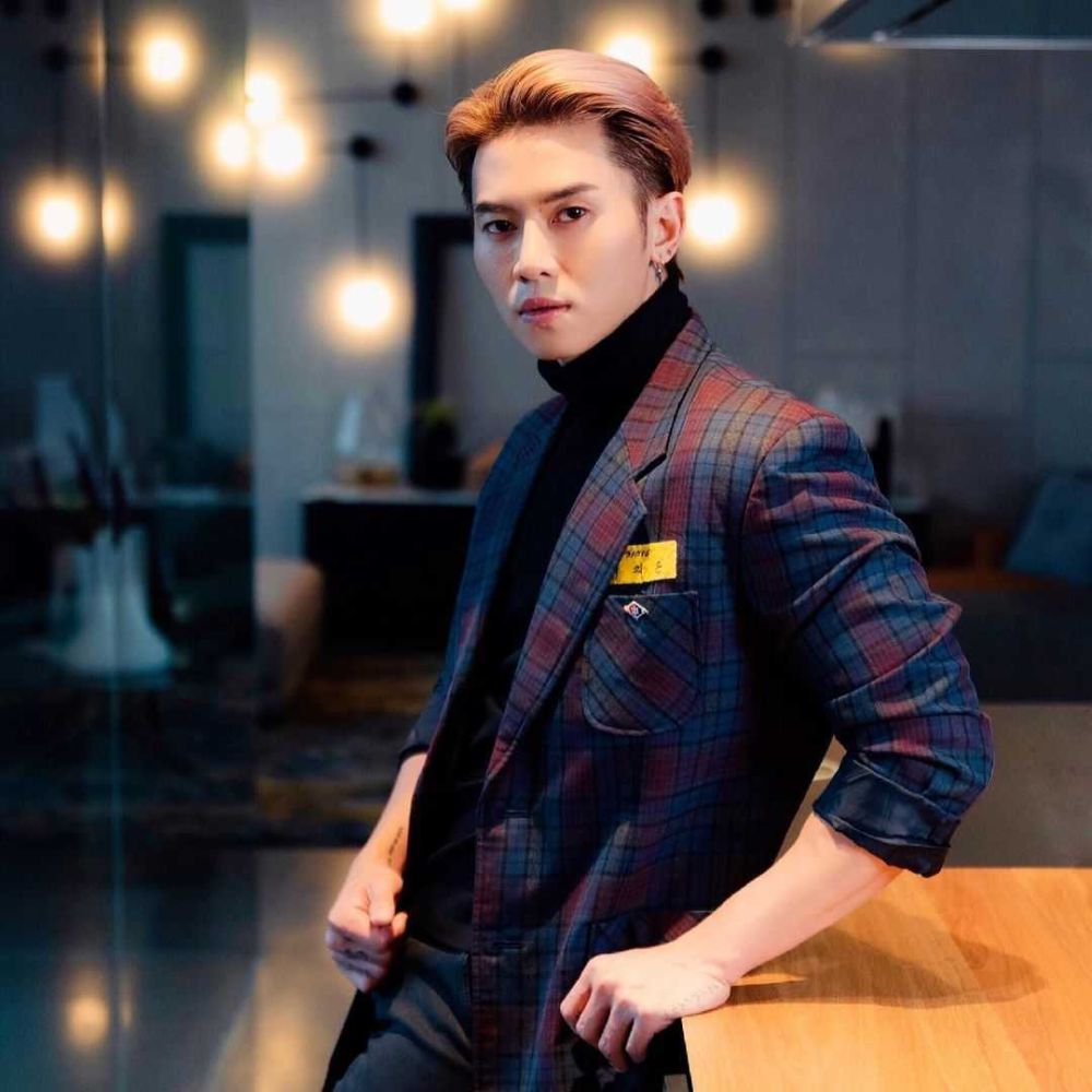 10 Ide OOTD Pakai Blazer ala Rafael Tan, Tampil Stylish!