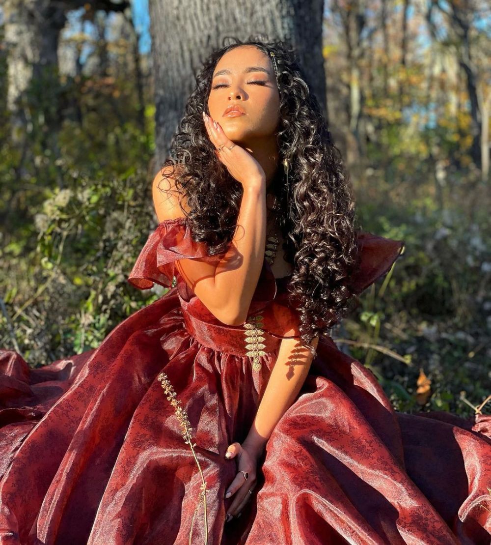 Fakta Almira Zaky, Musisi Keturunan Indonesia