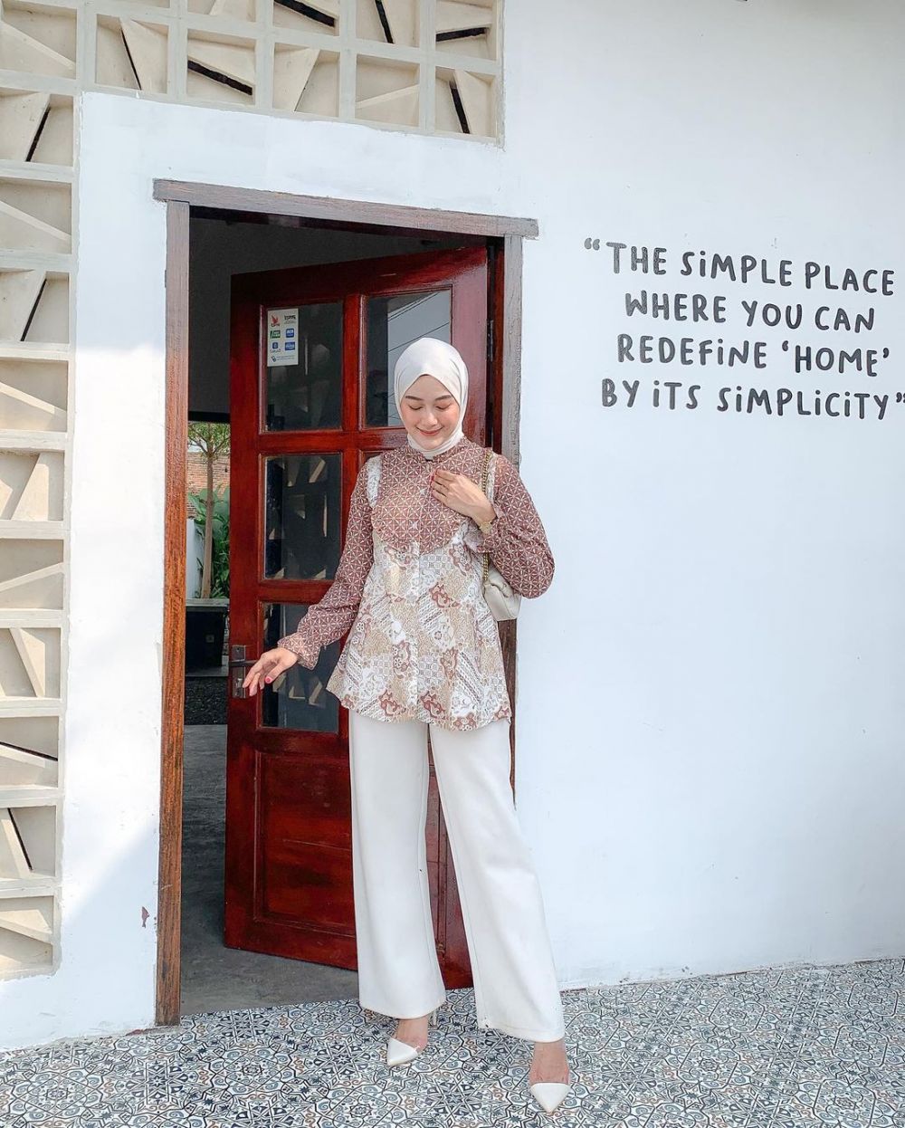 10 OOTD Batik Hijab untuk Kondangan, Formal dan Kekinian!