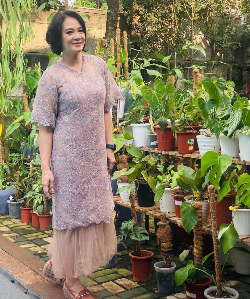 9 Potret Terbaru Dian Nitami yang Semakin Eksis di Umur 51