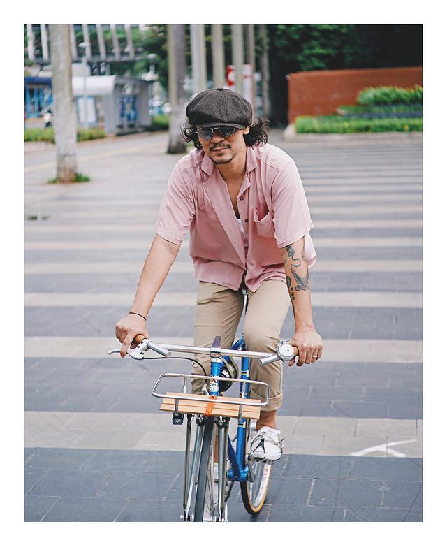 Adu Gaya Desta vs Vincent Rompies, Bestie Stylish!