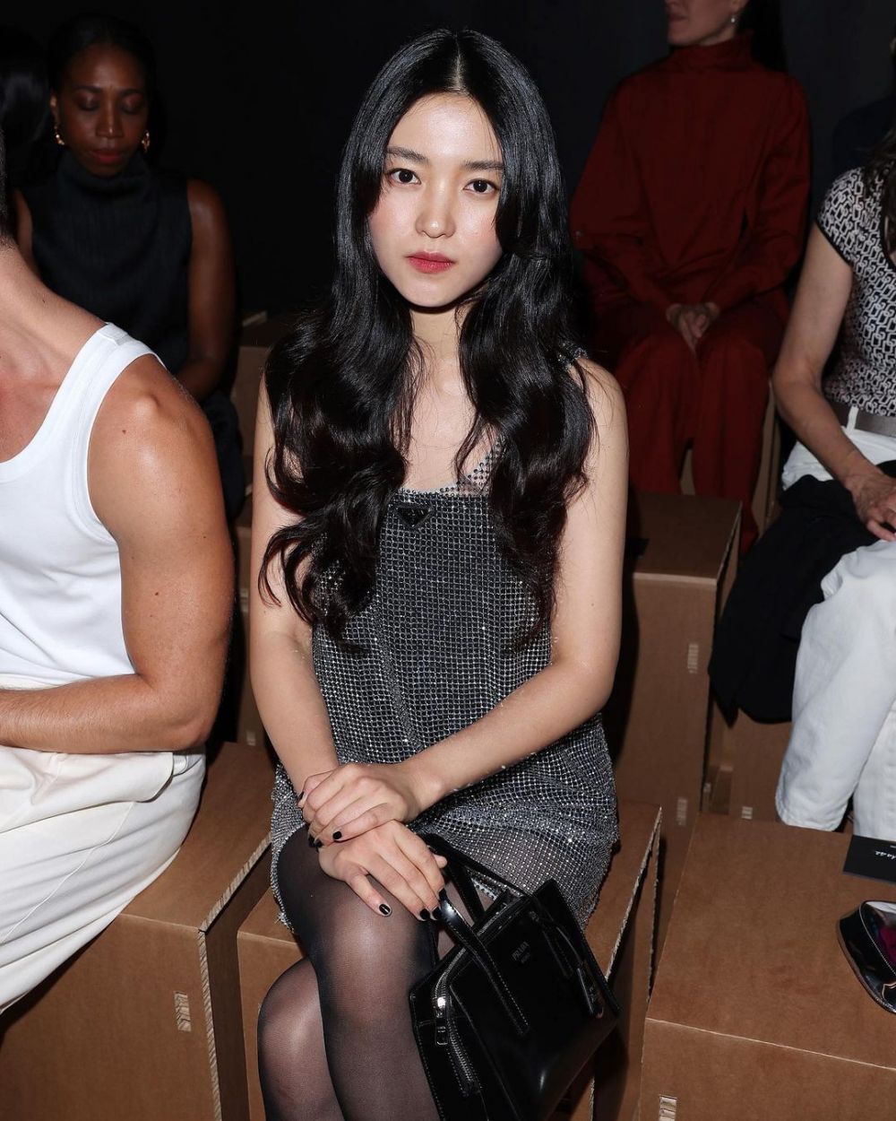 9 Potret Kim Tae Ri di Milan Fashion Week 2022