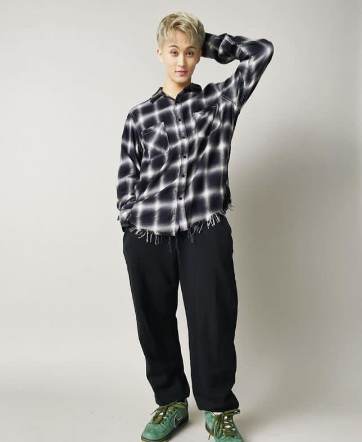 10 Ide OOTD Kasual ala Mark NCT, Hits Abis!