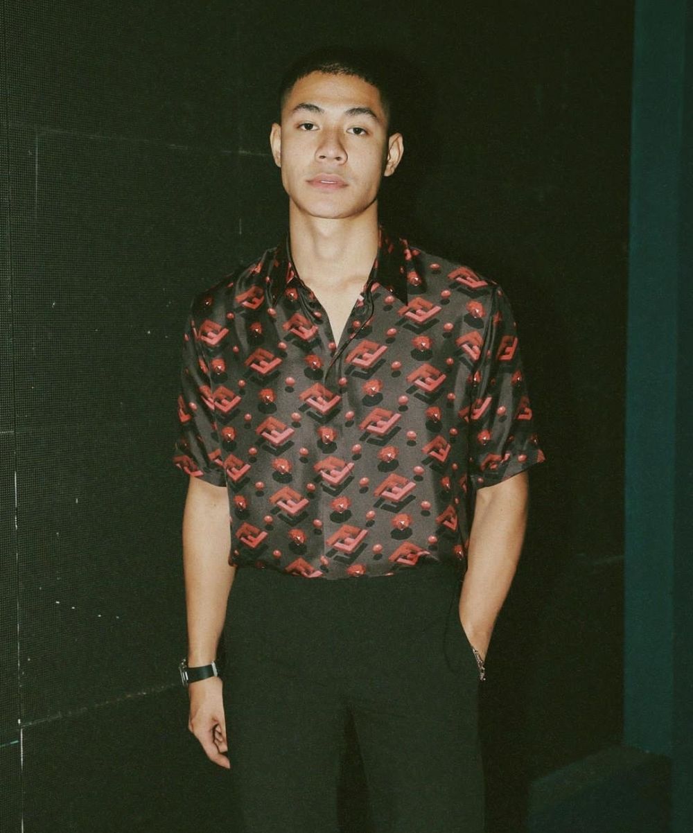 9 Inspirasi Outfit Effortless ala Aktor Malaysia Meerqeen