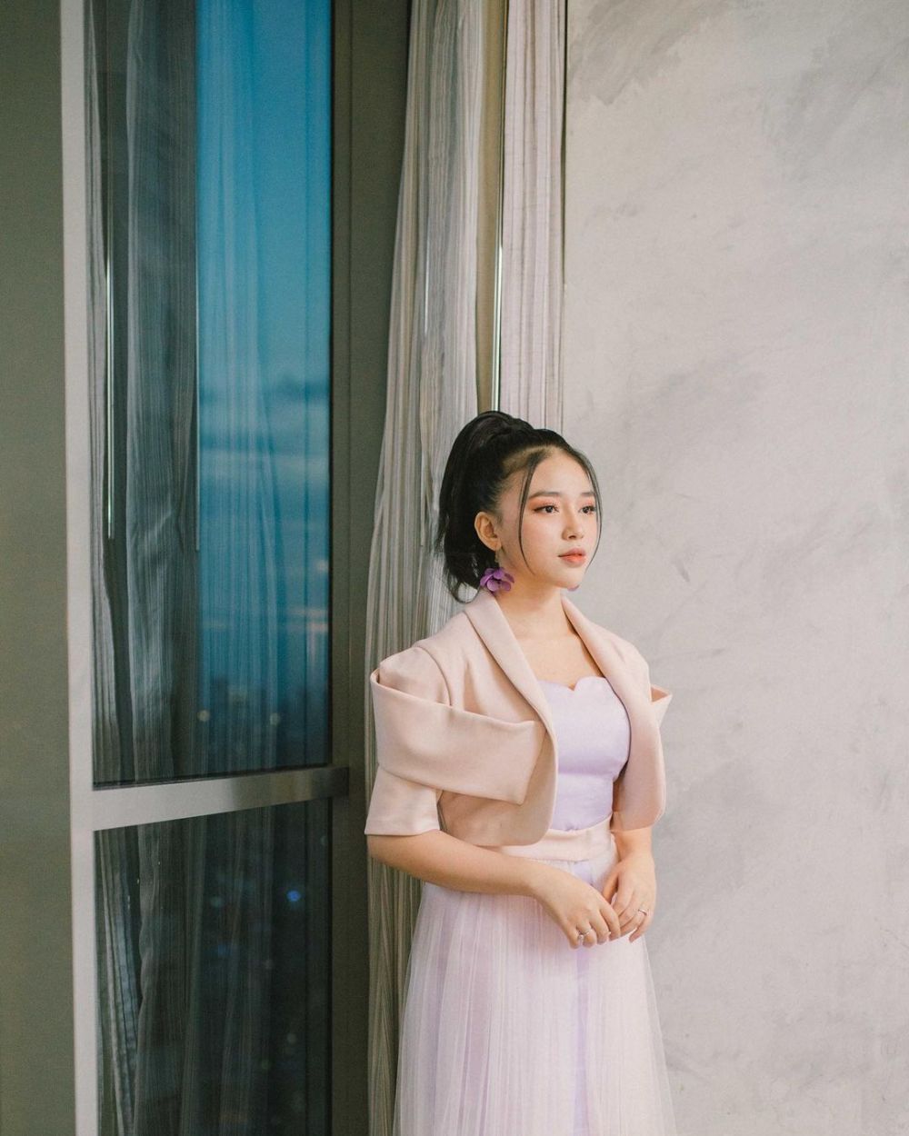 10 Inspirasi Korean Style Ala Anneth Delliecia, Girly Abis!