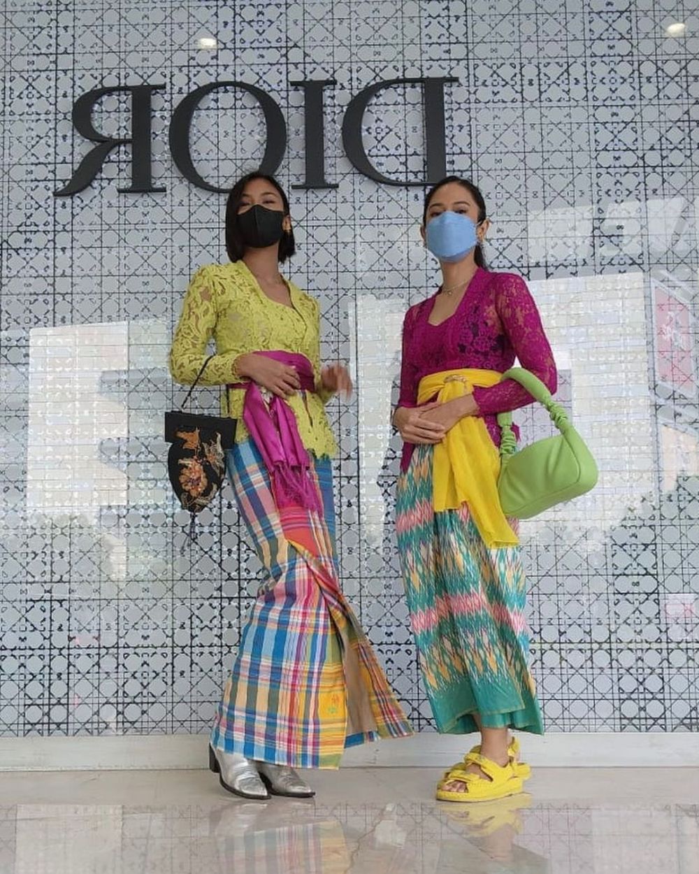 9 Ide Padu Padan Kebaya untuk Daily Outfit ala Artis Wanita