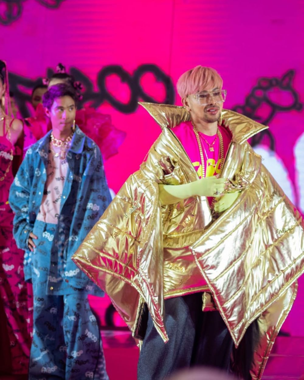 9 Potret Devano Danendra saat Jadi Model, Auranya Beda!