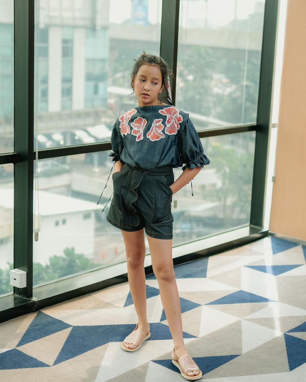 10 Potret Widuri Putri Sasono dengan Busana ala Remaja