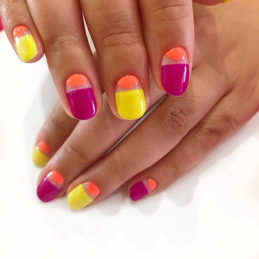 Inspirasi Desain Half Moon Nail Art Trendi Dan Cute Abis
