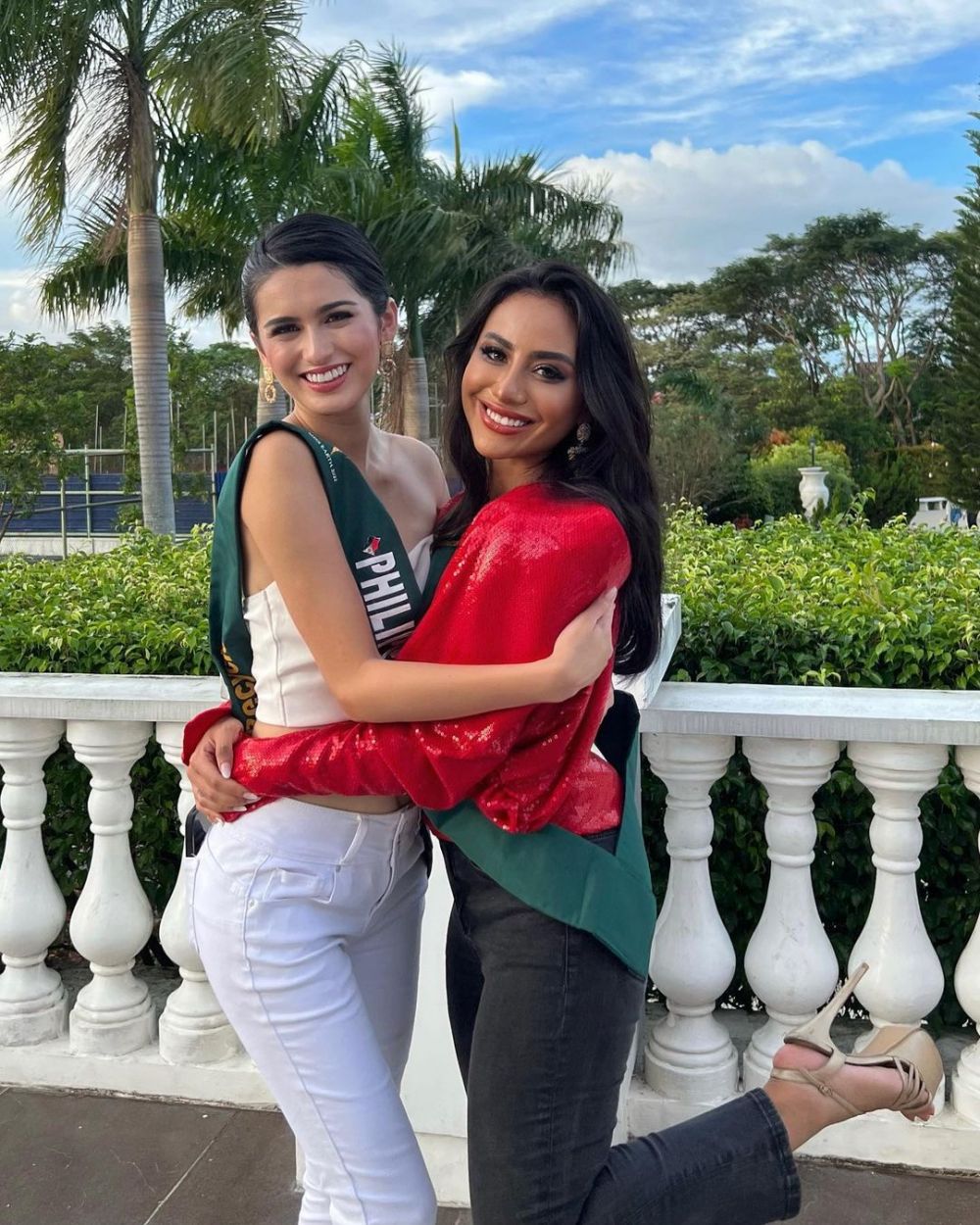 9 Potret Karina Basrewan di Masa Karantina Miss Earth 2022