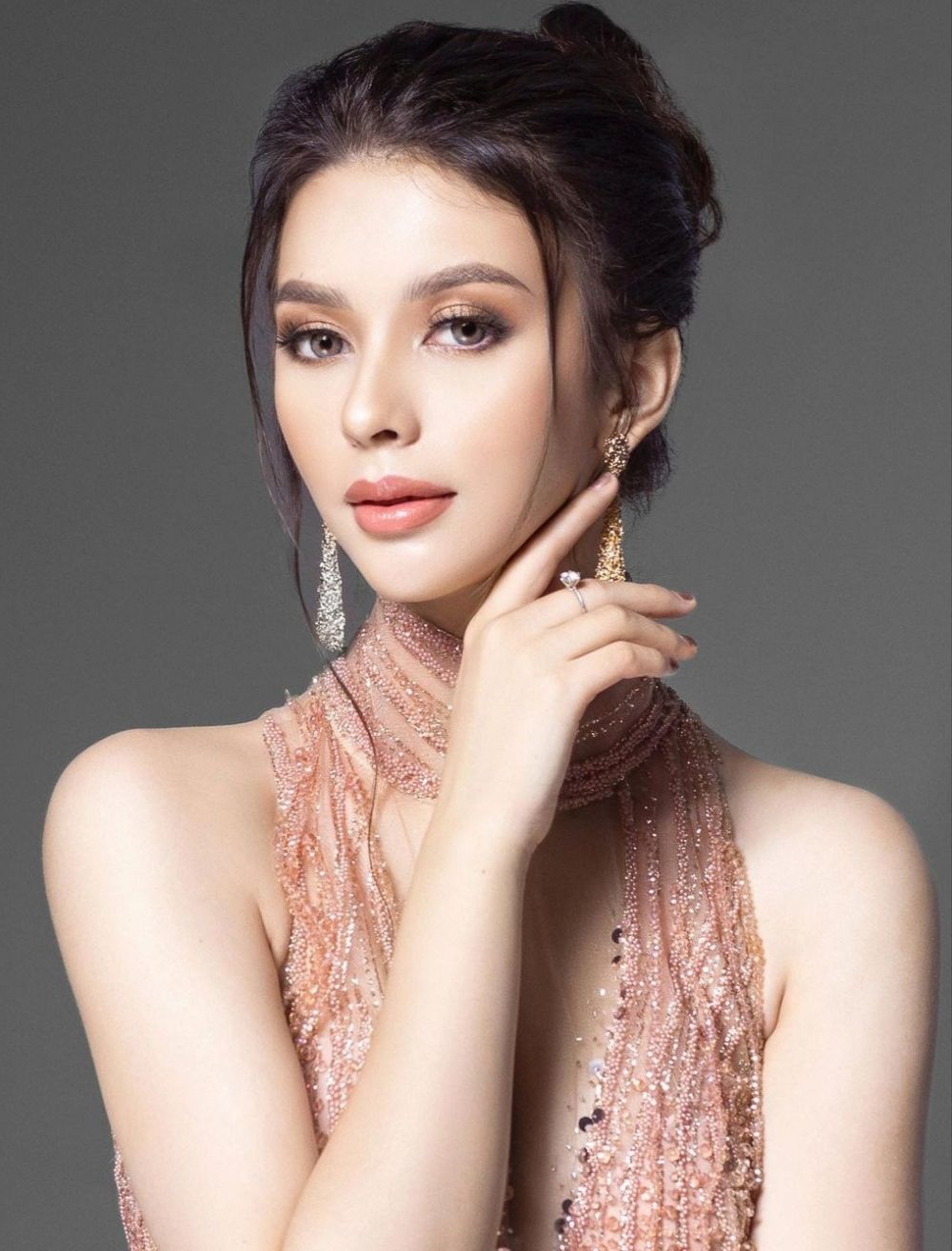 Potret Cindy May Mc Guire Siap untuk Miss International 2022