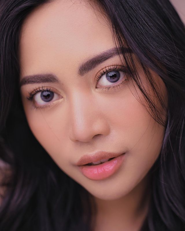 9 Inspirasi Makeup Flawless Untuk Kuliah Ala Artis Simpel