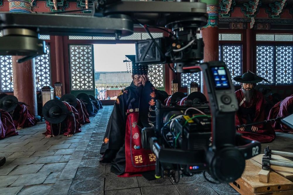 10 Potret Pemain Film The Owl di Balik Layar