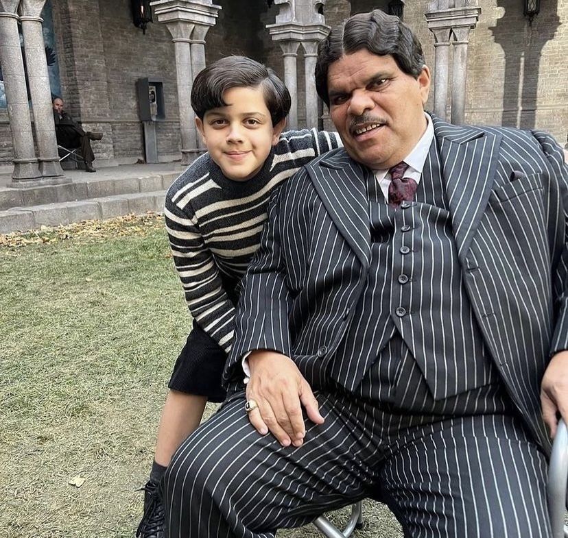 10 Momen di Balik Layar Pemain Serial Wednesday Netflix