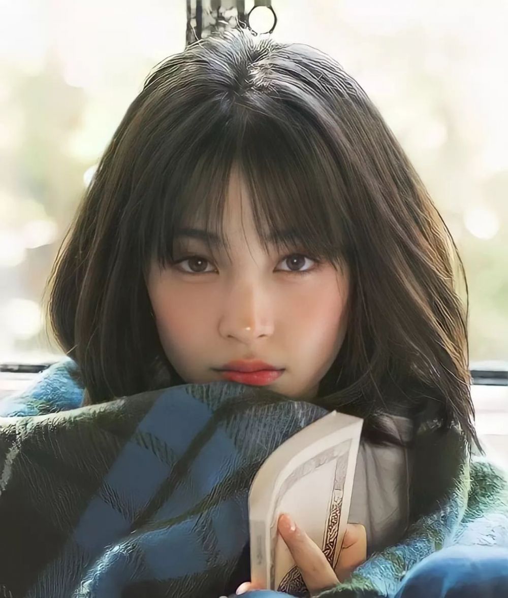 9 Fakta Peran Suzu Hirose di Dorama Yugure ni, Te Wo Tsunagu