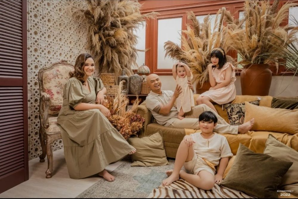 Pemotretan Keluarga Artis Karya Rio Motret pada 2022