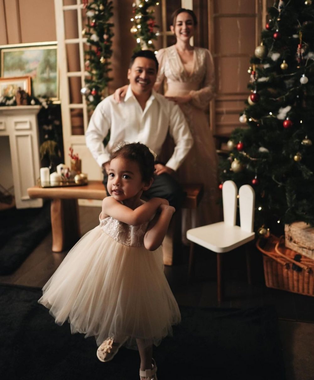 Pemotretan Terbaru Keluarga Rianti Cartwright