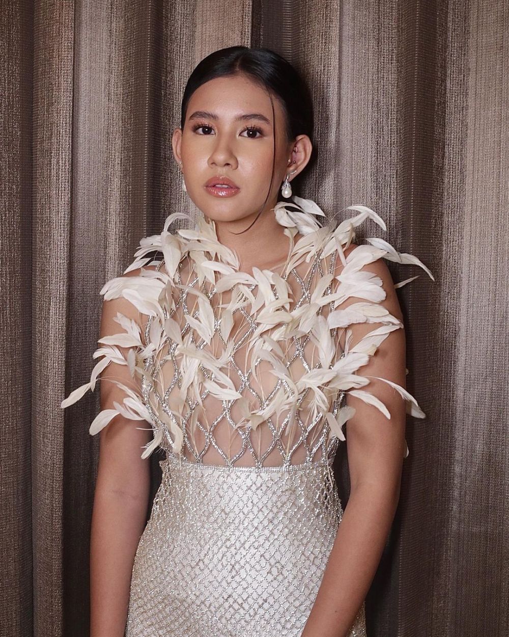 12 Fresh Makeup untuk Kulit Eksotis ala Shenina Cinnamon