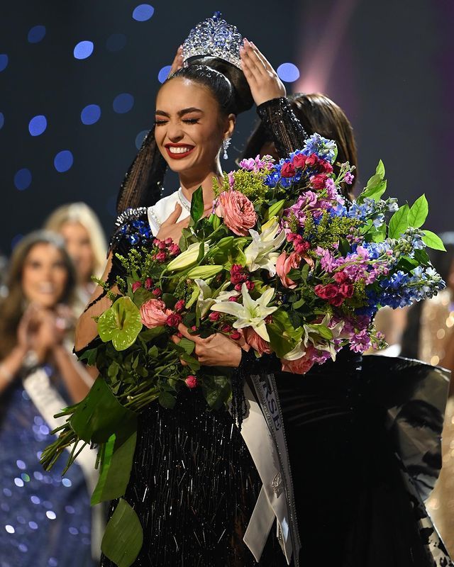 9 Potret Harnaaz Sandhu di Final Miss Universe 2022