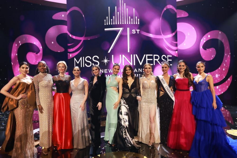 9 Potret Harnaaz Sandhu di Final Miss Universe 2022