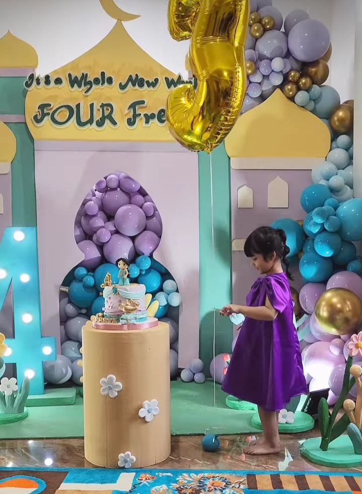 10 Potret Ultah ke-3 Freya, Anak Dwi Handa, Bertema Aladdin