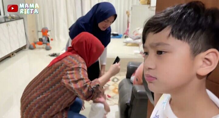 9 Momen Gemas Rayyanza Belajar Minta Maaf, Bikin Aa Kesal 9 Momen Gemas Rayyanza Belajar Minta Maaf, Bikin Aa Kesal