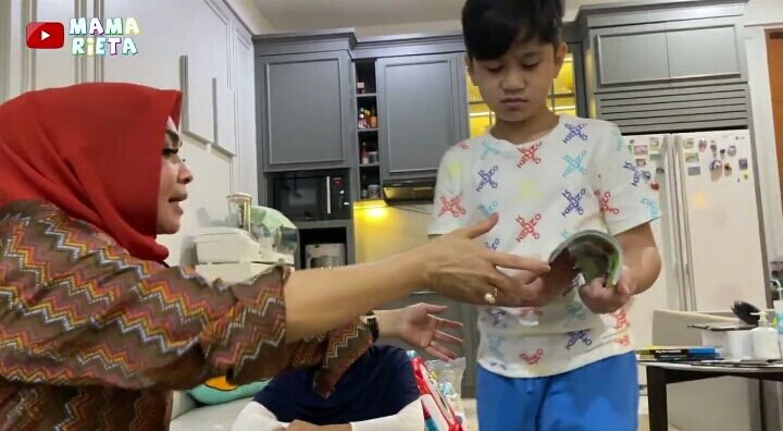 9 Momen Gemas Rayyanza Belajar Minta Maaf, Bikin Aa Kesal 9 Momen Gemas Rayyanza Belajar Minta Maaf, Bikin Aa Kesal