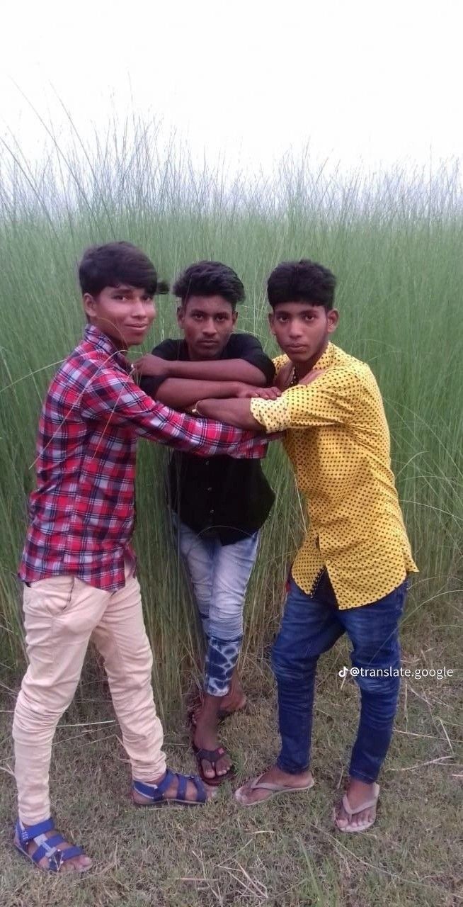 10 Ide Foto Kocak Bertiga Ala Vrindavan Bisa Kamu Tiru