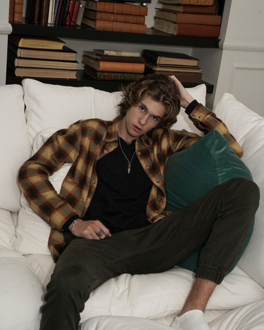 10 Potret Cy Busson, Anak Model yang Eksis di Instagram