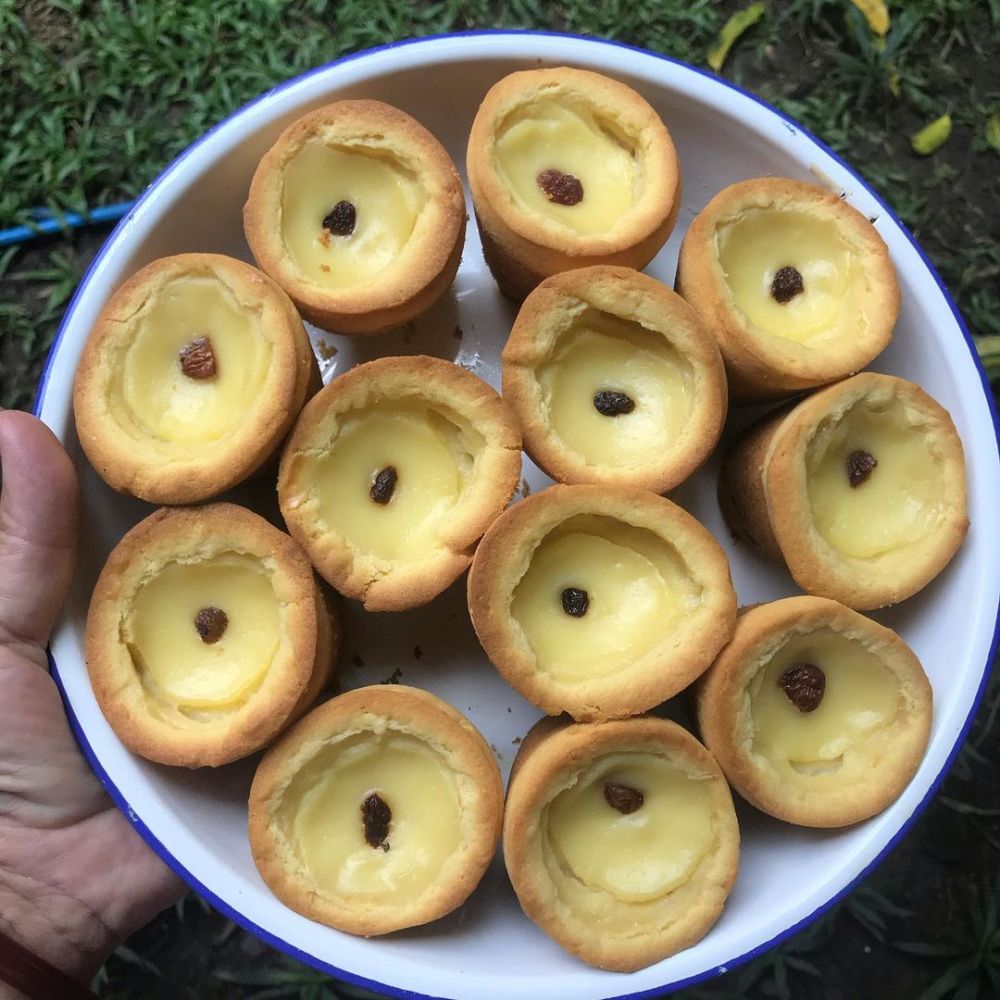 Resep Putu Belanda, Kue Empuk dengan Vla Cokelat yang Lumer