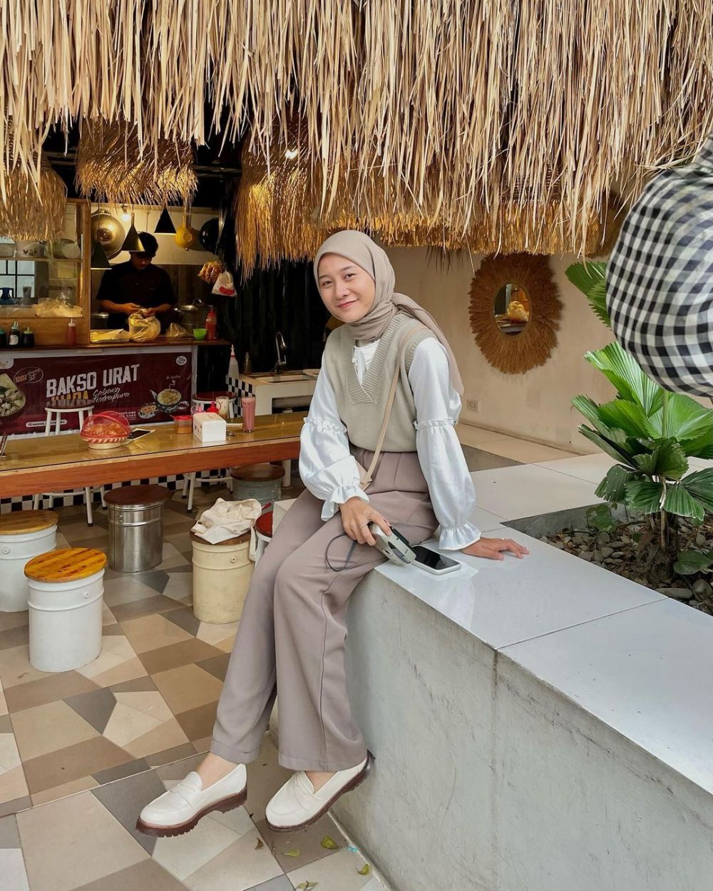 9 Ide Outfit Ngampus dengan Earth Tone Color untuk Hijab