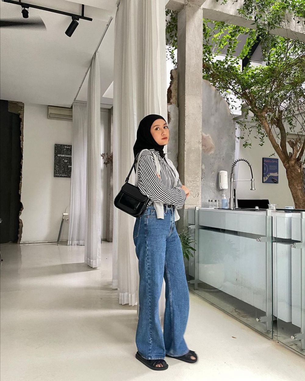 Mix and Match Kemeja Motif Stripes ala Inas Rana