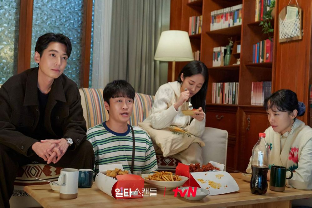 9 Momen Kompak Trio Keluarga Nam di Crash Course in Romance